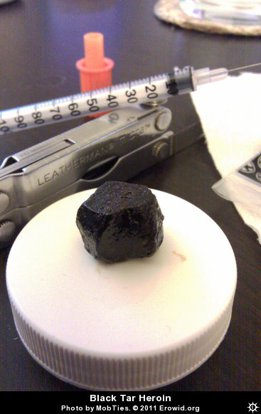 Erowid Chemicals Vaults : Images : heroin tar _i2010e0534_disp
